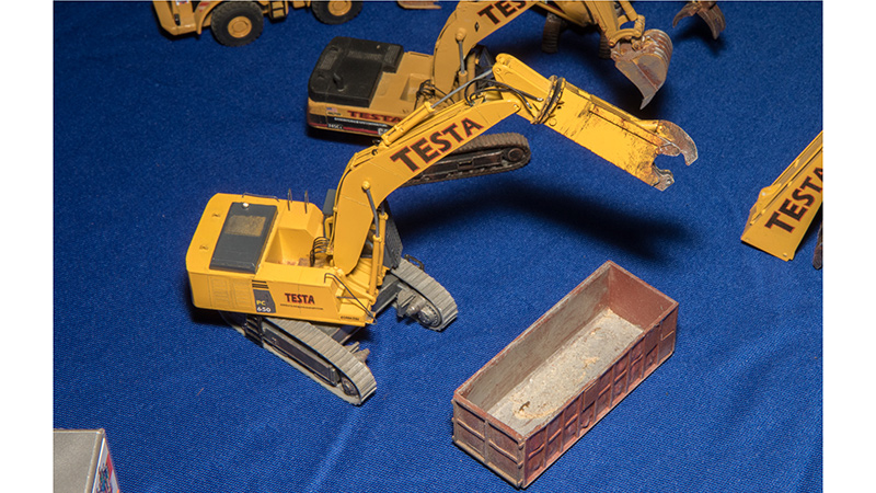 Testa Construction Komatsu PC650 Excavator & Shear Attachment