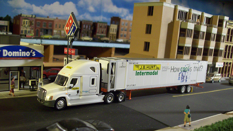 J.B. Hunt Freightliner Cascadia Truck Tractor & 53' Refrigerated Container