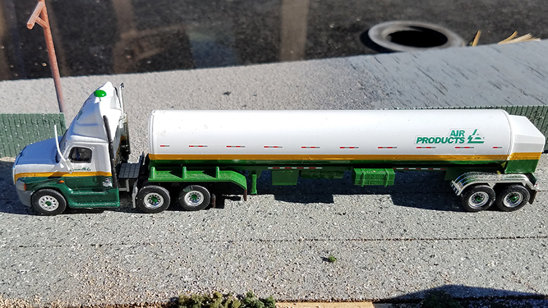 Air Products Freightliner Cascadia Truck Tractor & Cryogenic Trailer ...