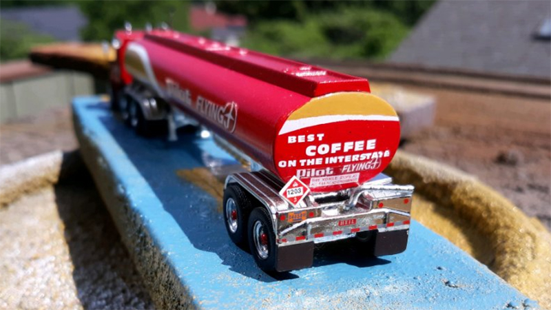 Pilot/Flying J Freightliner Cascadia Truck Tractor Fuel, 59% OFF