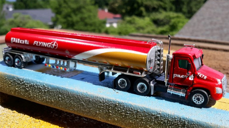 Pilot/Flying J Freightliner Cascadia Truck Tractor & Fuel Tanker - By ...