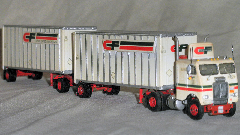 Consolidate Freightways Freightliner FL8642 & 28' Doubles