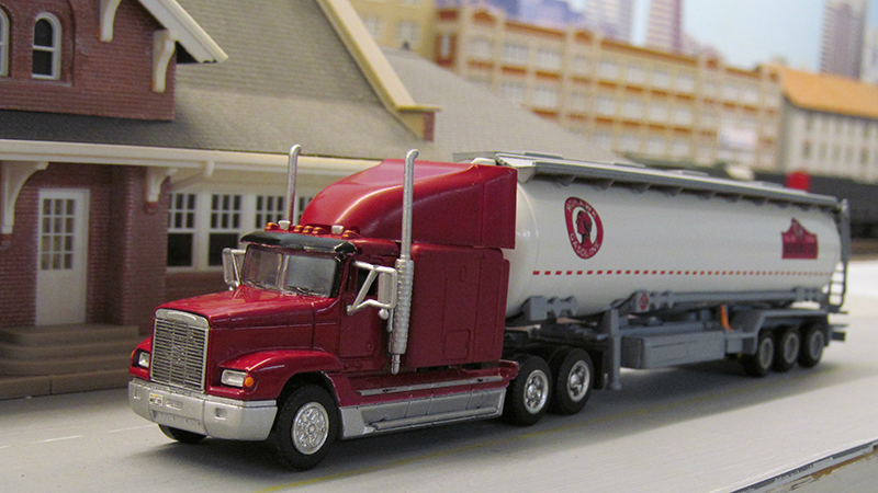 Mohawk Gas Freightliner FLD120 & Tank Trailer - By Bruno Zueger