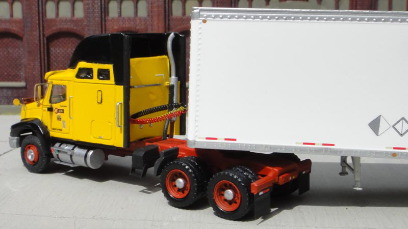 Estes Express International 9200i Truck Tractor & 28' Doubles - By ...