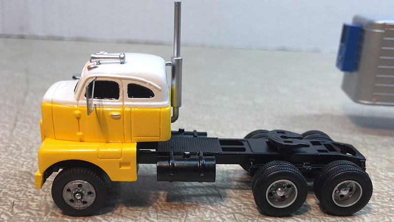 International RDCF-405 "Highbinder" Truck Tractor - By Jim Reid