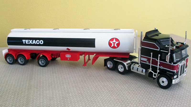 Texaco Kenworth K100 Truck Tractor & Fuel Tanker - By Jan Romijn