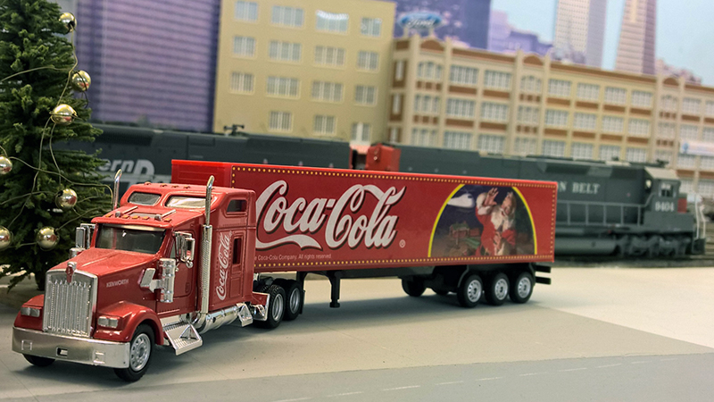 Coca-Cola Kenworth W900L Truck Tractor & 48' Trailer - By Bruno Zueger