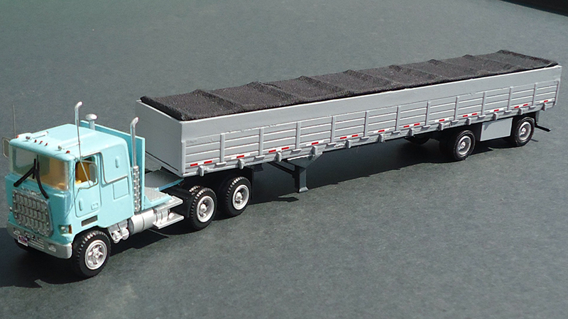 Mack Cruiseliner Truck Tractor & Flatbed Trailer - By Bruno Zueger