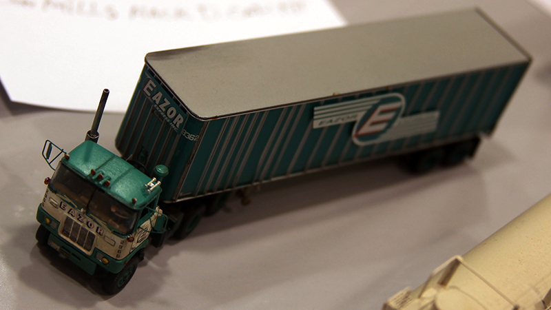 Eazor Express Mack F600 Day Cab Truck Tractor & 40' Trailer - By Dave Boss