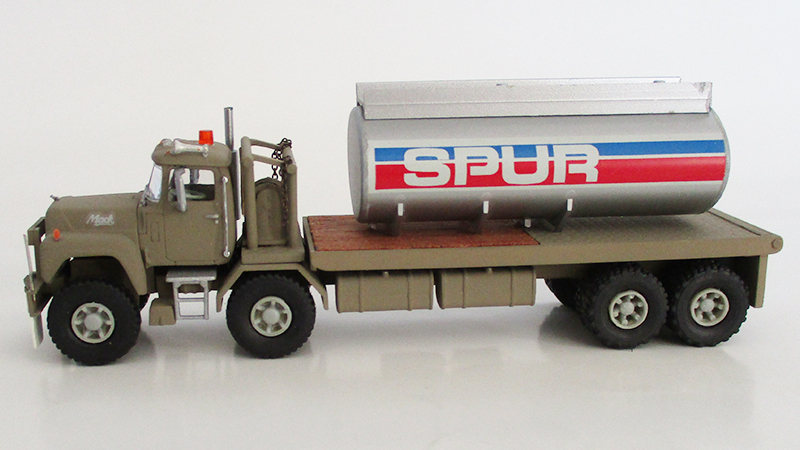 Mack R600 8x4 Oilfield Tank Truck - By Jan Romijn