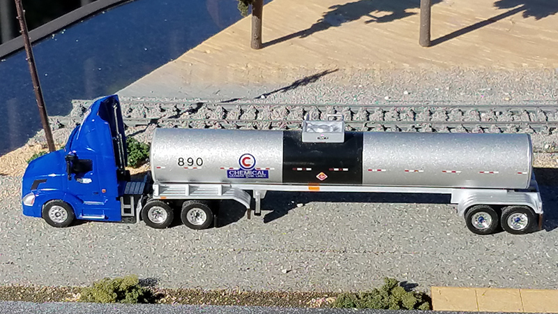 Chemical Leaman Tank Lines Volvo VNL300 Truck Tractor & 50' Asphalt ...